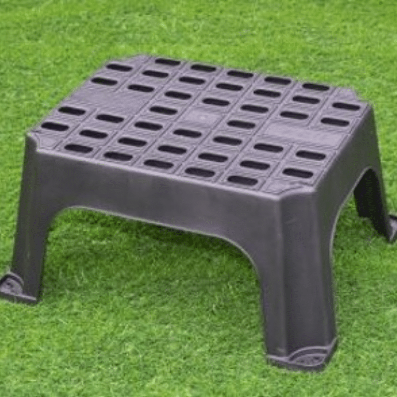 Milenco MGI Giant Single Step – One Stop Caravan Shop